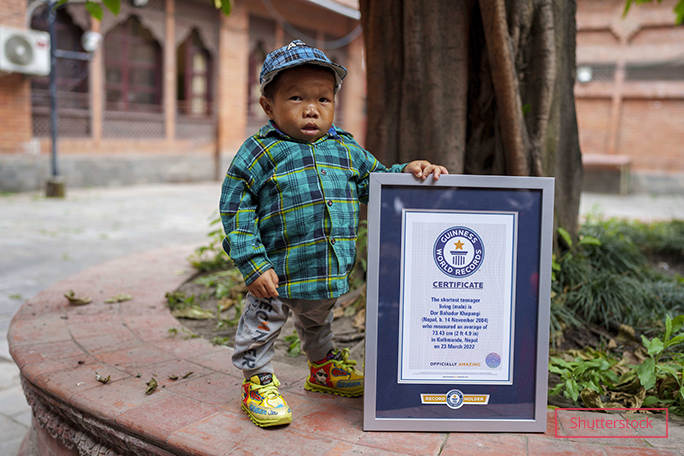 Adolescente nepalês confirmado como o menor homem do mundo | Guinness ...