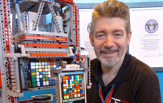 Largest rotating puzzle cube solved by a robot | Guinness World Records