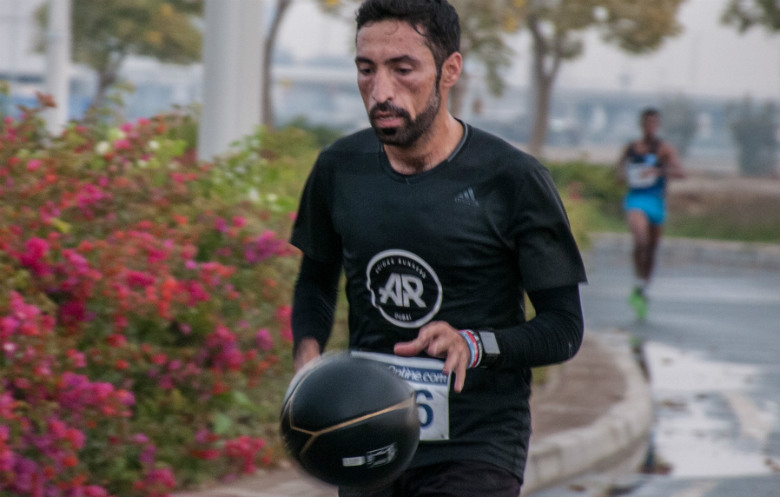 Fastest 10 km dribbling a basketball | Guinness World Records