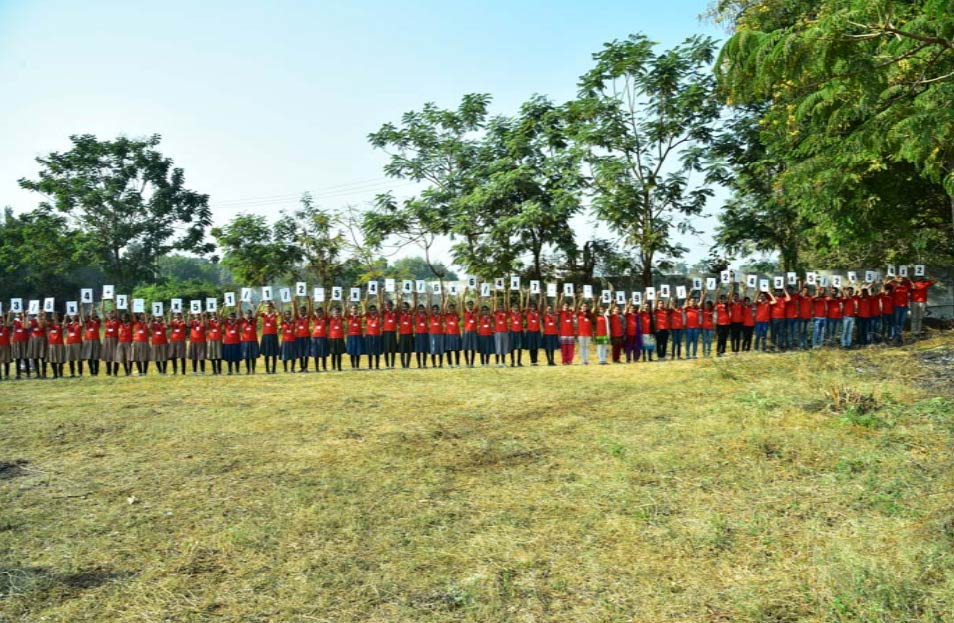 Longest human representation of a mathematical equation | Guinness ...