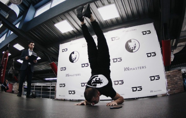 Most elevated tiger-bend push-ups in one minute | Guinness World Records