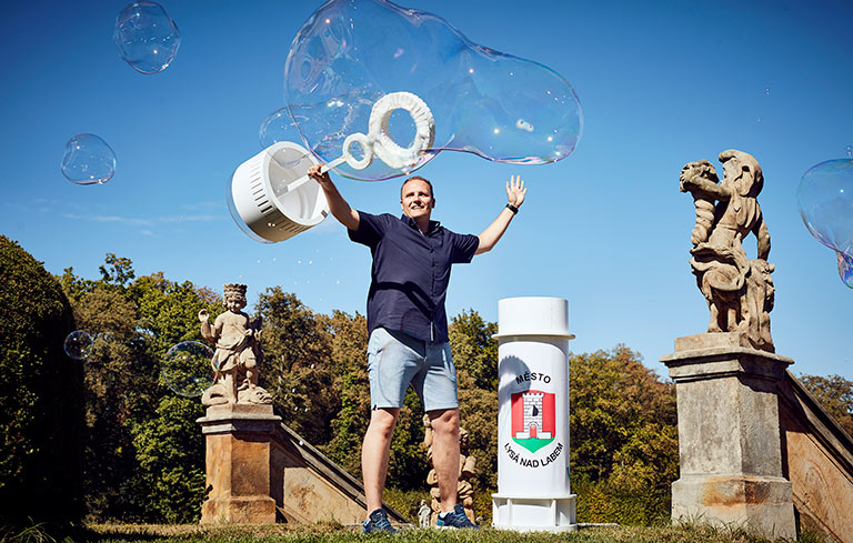 Largest bubble bottle with wand | Guinness World Records