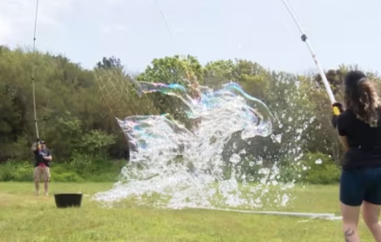 Largest soap bubble net | Guinness World Records