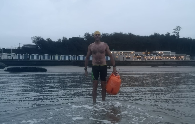 Fastest time to swim across the Solent | Guinness World Records