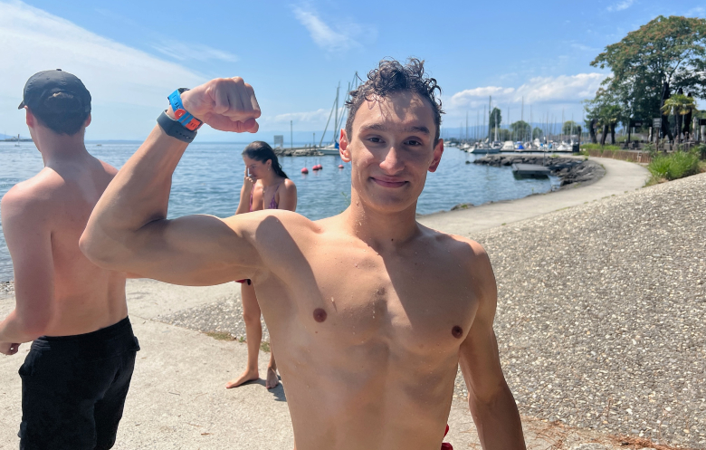 Fastest 1 km swim (one arm) in open water | Guinness World Records