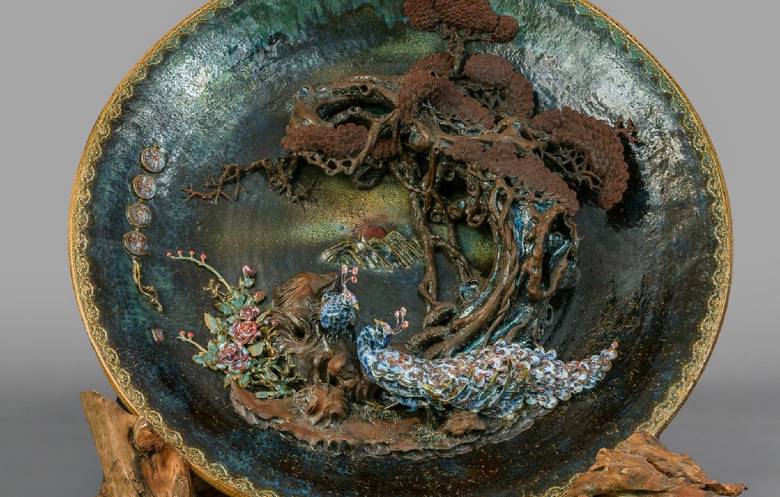 Largest carved ceramic plate | Guinness World Records
