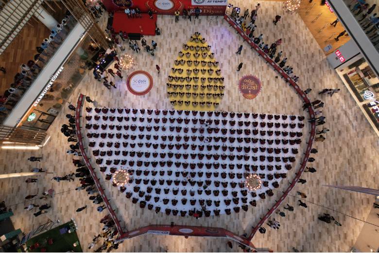 Most people lighting oil lamps in a relay | Guinness World Records