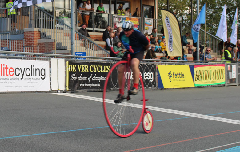 Fastest 1 km on a penny farthing (no hands) (male) | Guinness World Records
