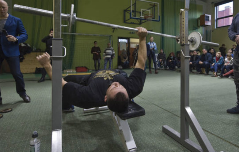 Most weight bench pressed in one hour (single arm) | Guinness World Records