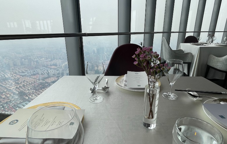Highest restaurant in a building | Guinness World Records