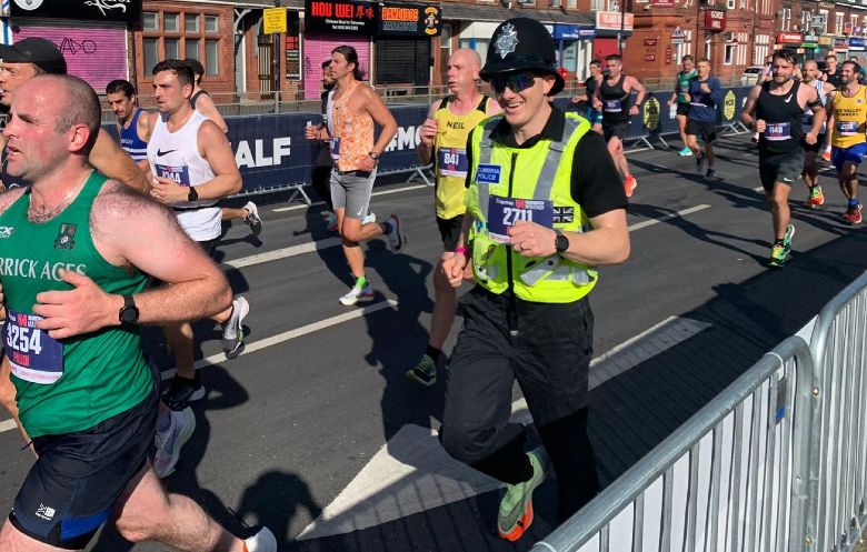 Fastest marathon in police uniform (male) | Guinness World Records