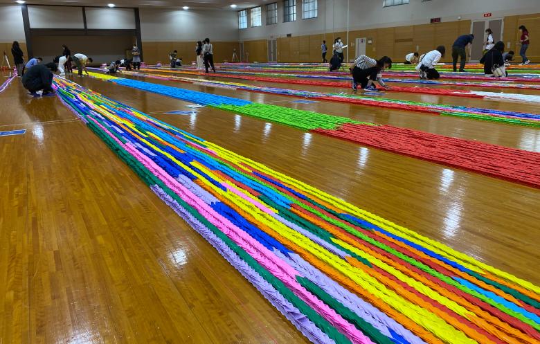 Largest origami lei | Guinness World Records