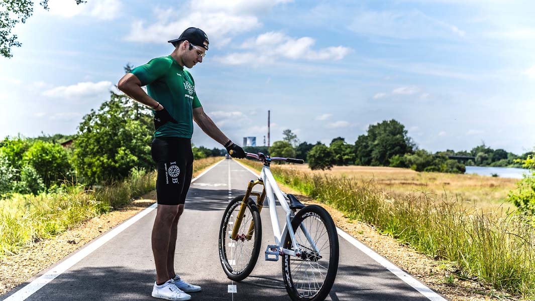 Longest bicycle manual (male) | Guinness World Records