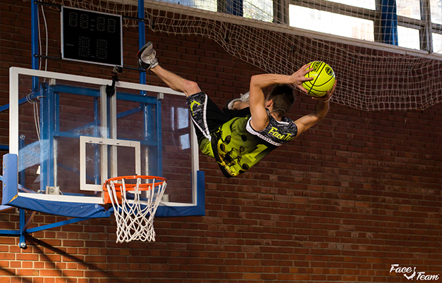 Most basketball forward flip slam dunks in 30 seconds | Guinness World ...