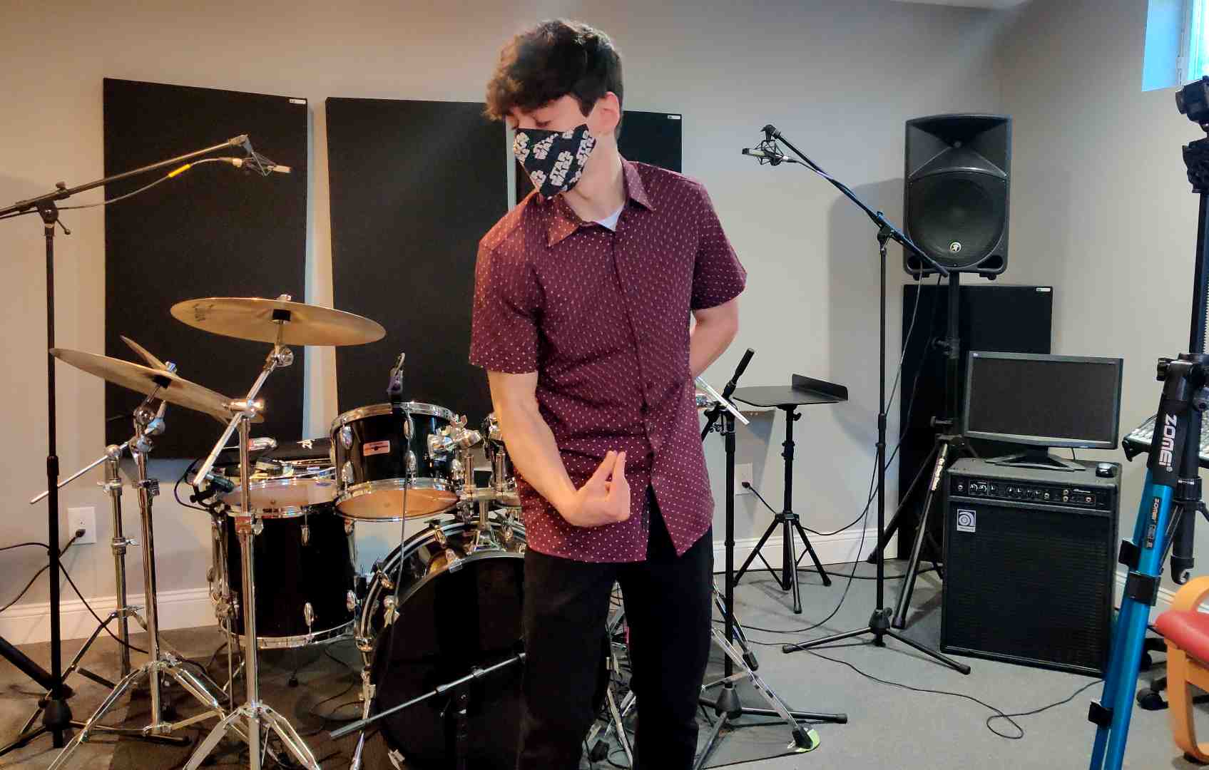 Most finger snaps in one minute | Guinness World Records