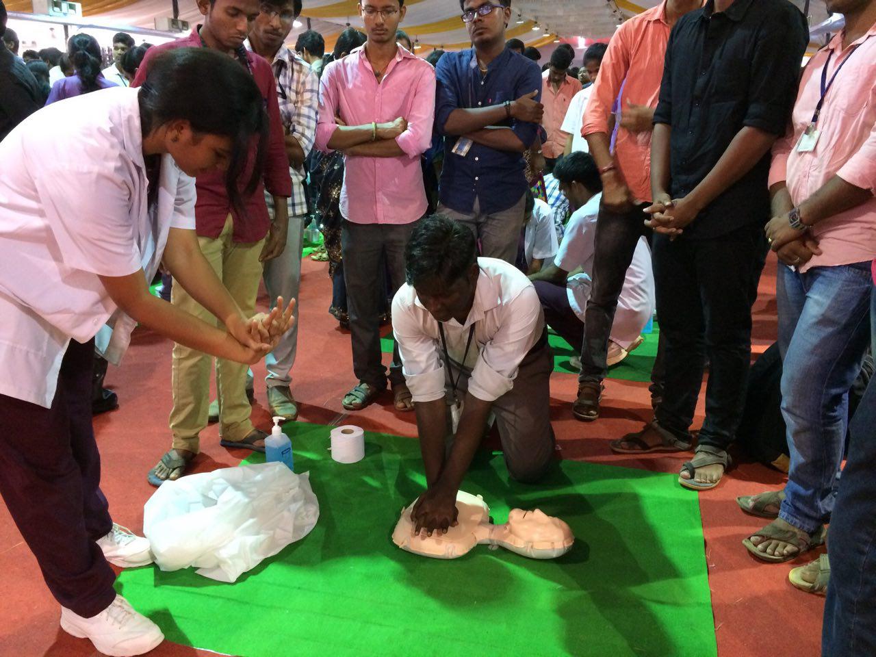 Most people to complete CPR training in 24 hours | Guinness World Records